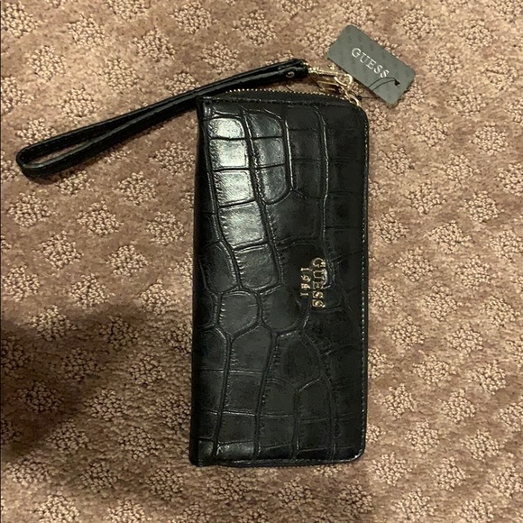 Guess | Bags | Guess 981 Clutch Wallet Nwt | Poshmark